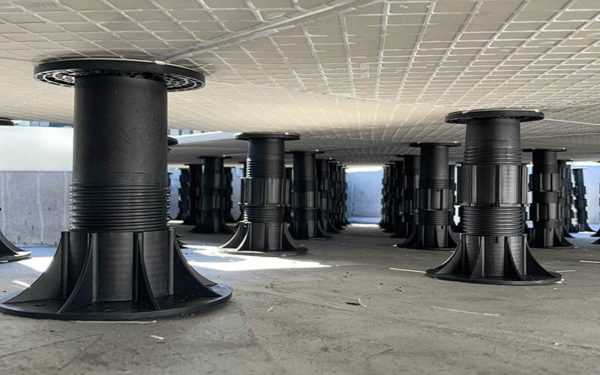 Level Floating Deck With Adjustable Pedestals | Archatrak